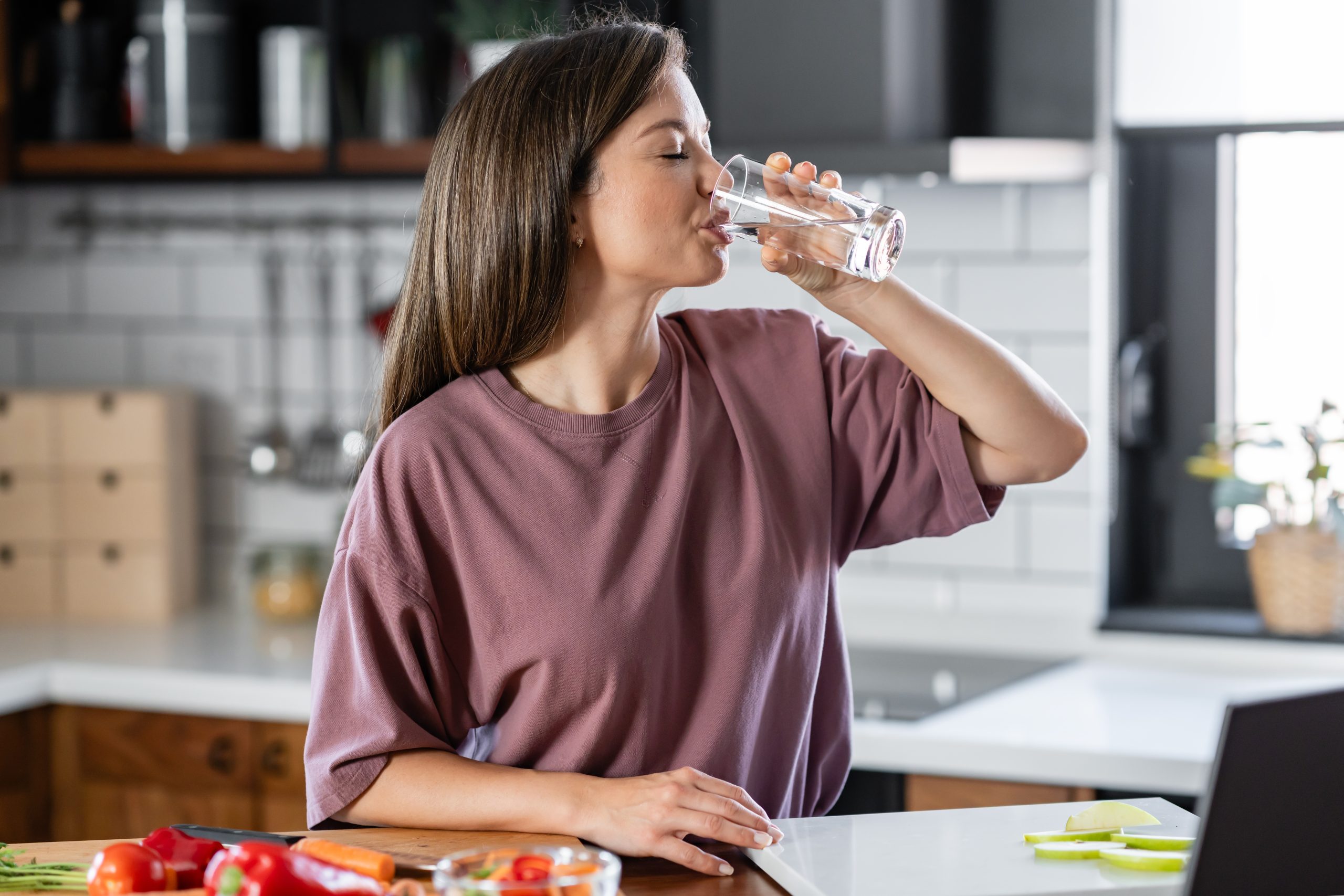 Beyond Hydration: Water’s Reflux Role – Health Insight