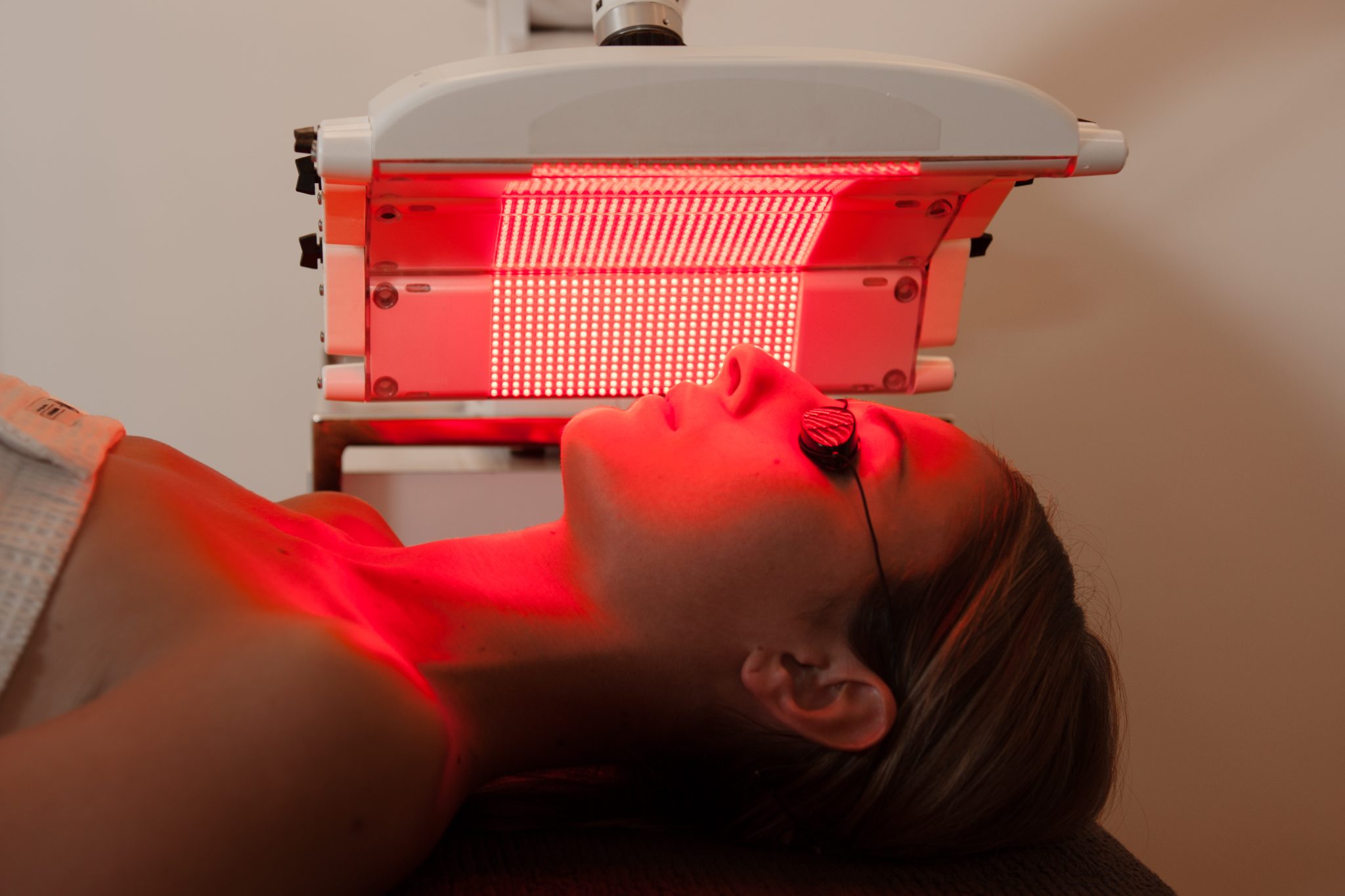 Wrinkle-Free Skin? The Surprising Power of Red Light – Health Insight
